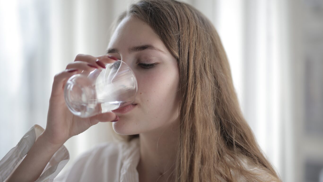 How to Detox Your Stomach After Overeating: Tips to Reset Your ...